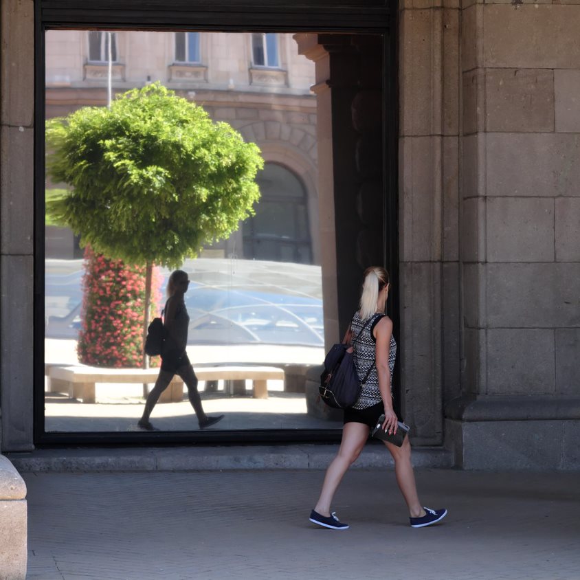 One-Way Privacy: Mirror Dual Reflective – Contra Vision