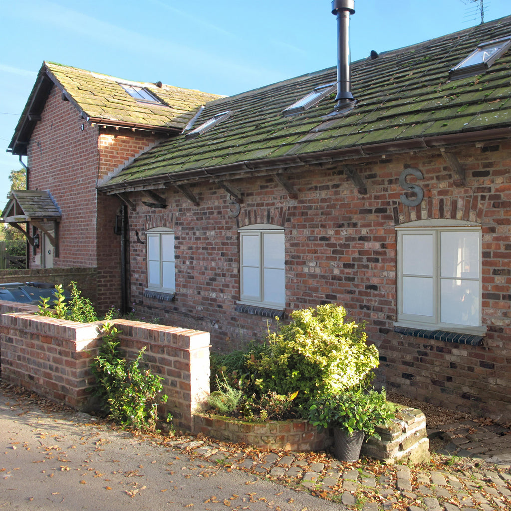 One-Way Privacy: Micro-Perforated White One-Way – Contra Vision