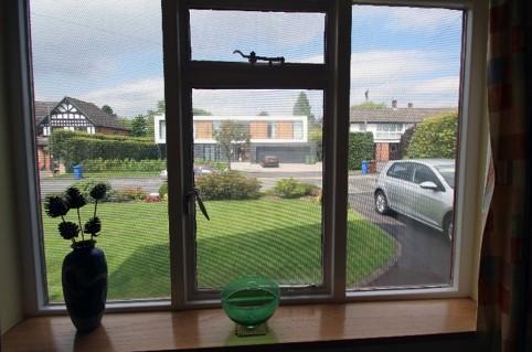 One-Way Privacy: Micro-Perforated White One-Way – Contra Vision